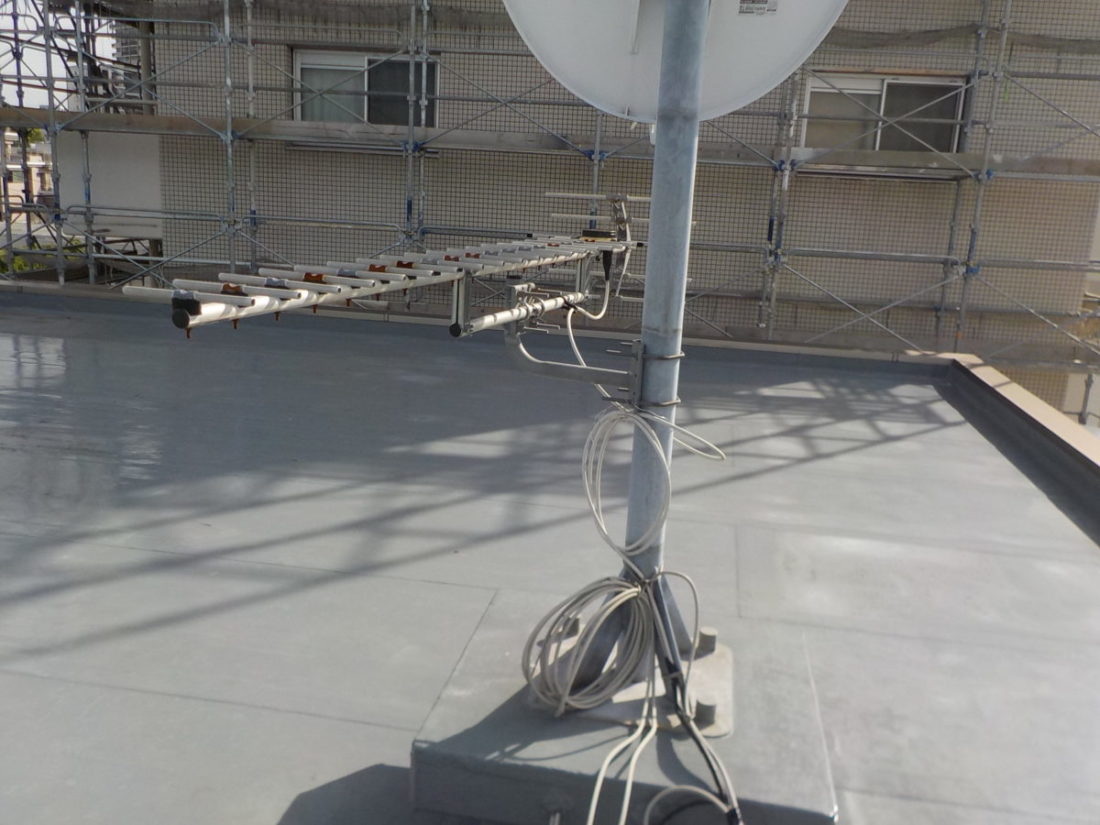マンションの屋上に衛星アンテナを設置 | 名古屋市守山区の地デジアンテナ工事・メンテナンスなら【株式会社M・M・C】